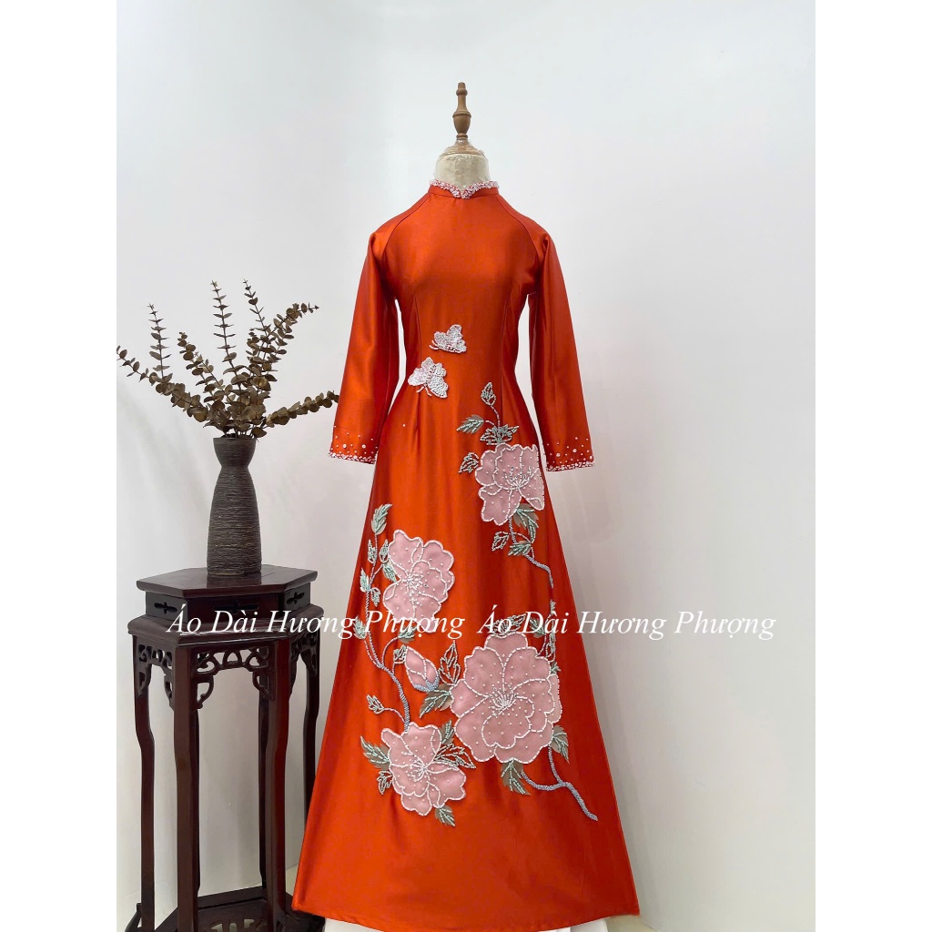 Huong Phuong Ao Dai, traditional shape, high-quality Ruby silk for mothers, decorated with peony ...