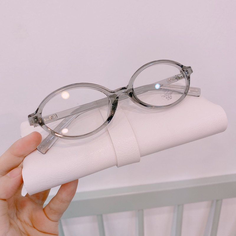 Flexible oval frame with thick edges that can be installed in height ...