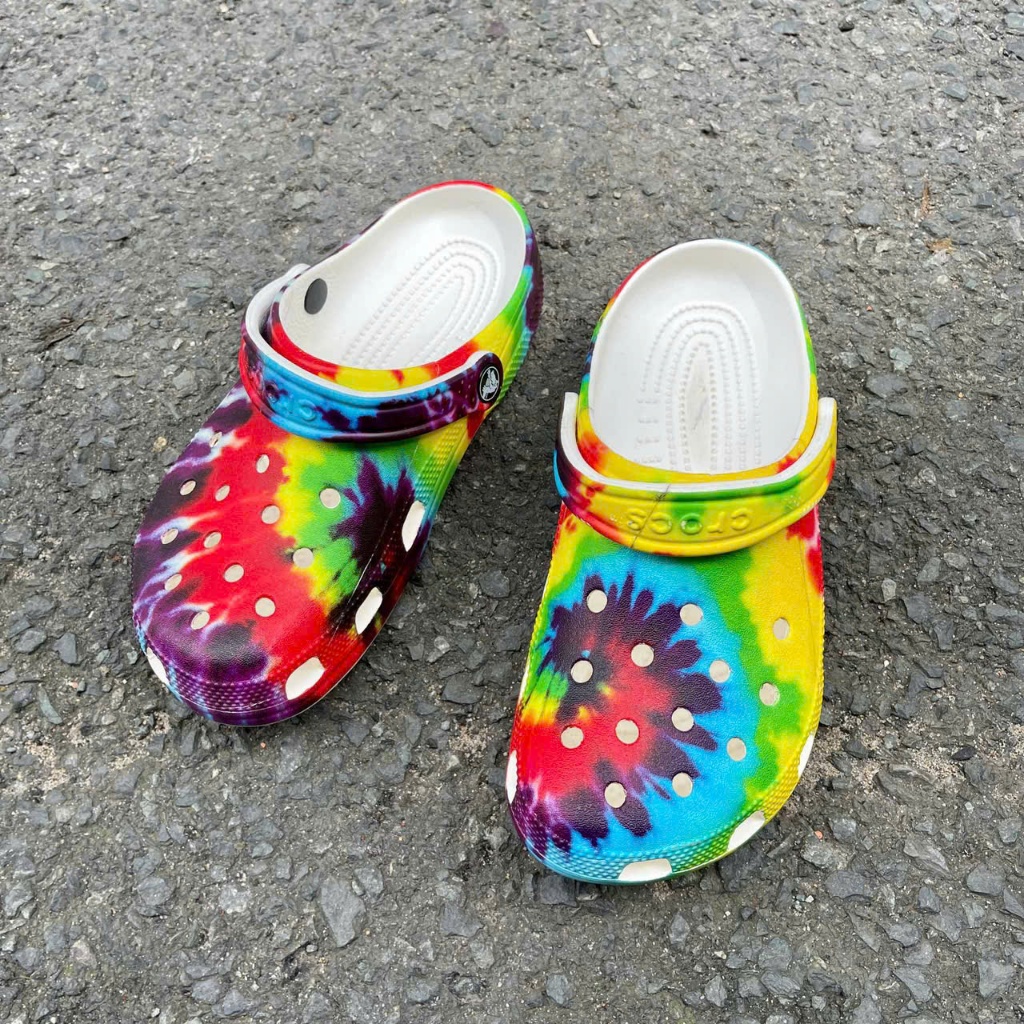 [Genuine - V cut error or around the sandals] crocs sandals with red ...