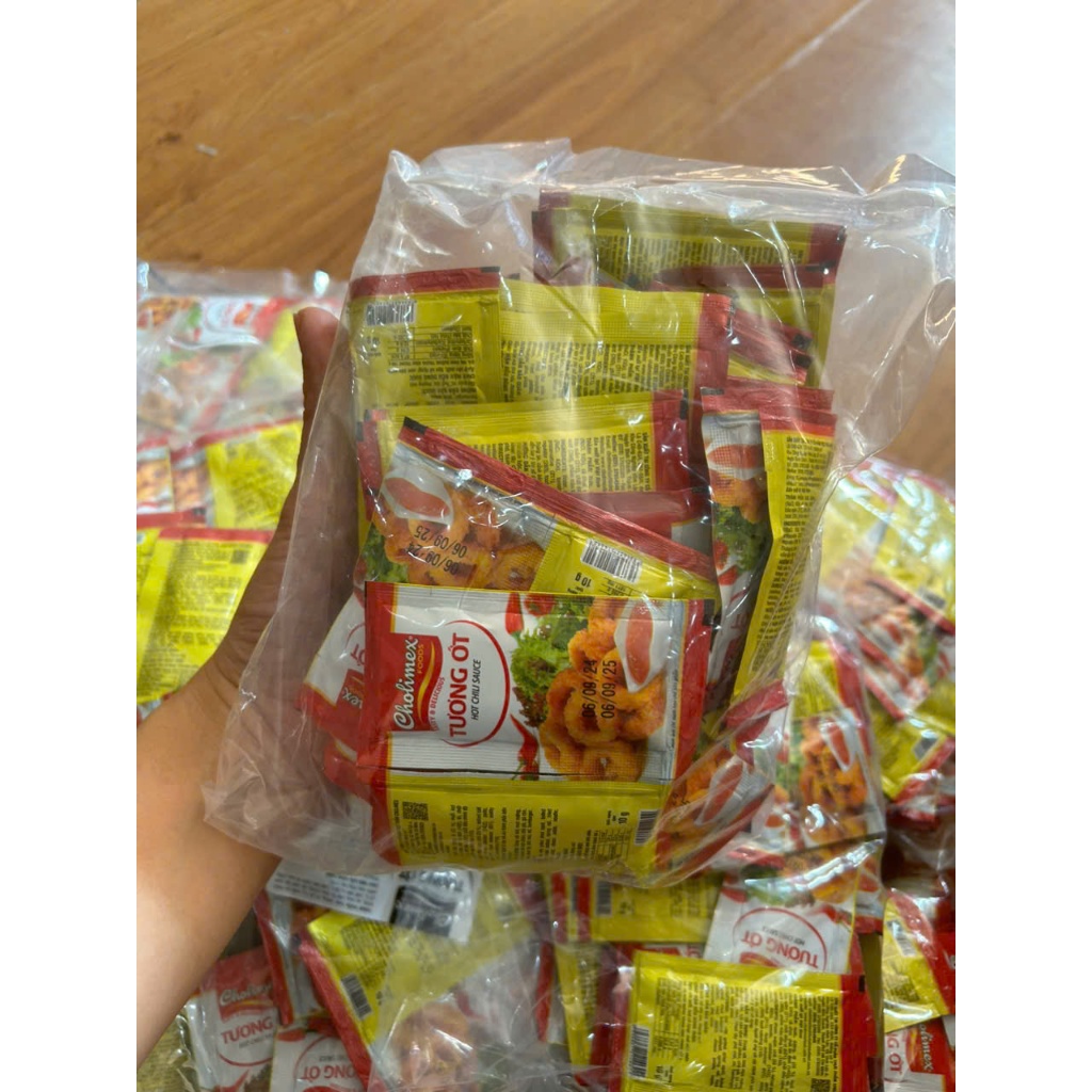 01 BAG OF CHILI SAUCE - 50 packs of Cholimex chili sauce (10g ...
