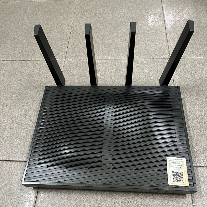 Beautiful Netgear Nighthawk X8 AC5000 tri-band wifi transmitter Model ...