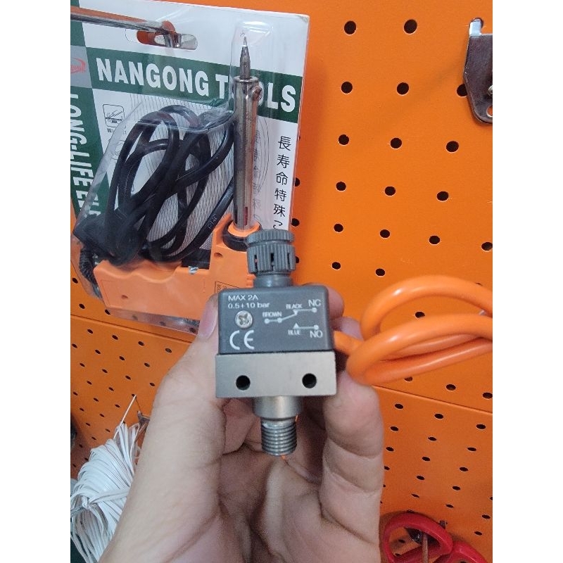 Gas pressure Role with 2 pressure contacts 1Mpa, knob adjustment - 3-wire gas Role with maximum ...