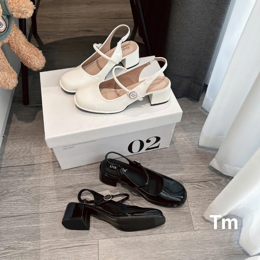 New model patent leather closed-toe Sandal with round buttons and 4P ...