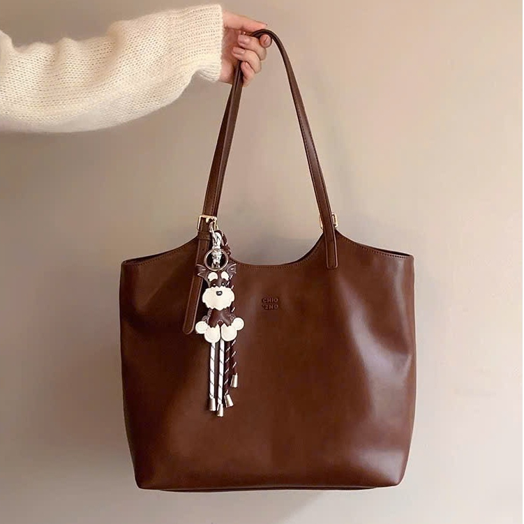 Chio 2nd tote bag, shoulder bag, size 38, soft leather, comes with charm for school and work ...