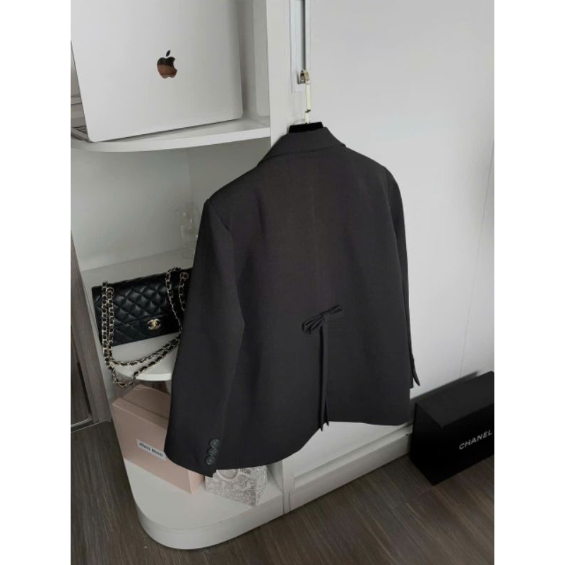 Jennie SET Stylized low-cut blazer with bow tie and shoulder pads with ...