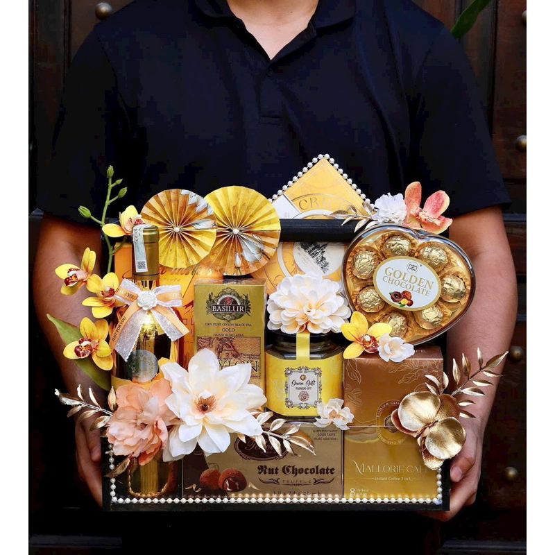 Mika suitcase gift basket CNY handle, including pearls, Tet gift basket ...