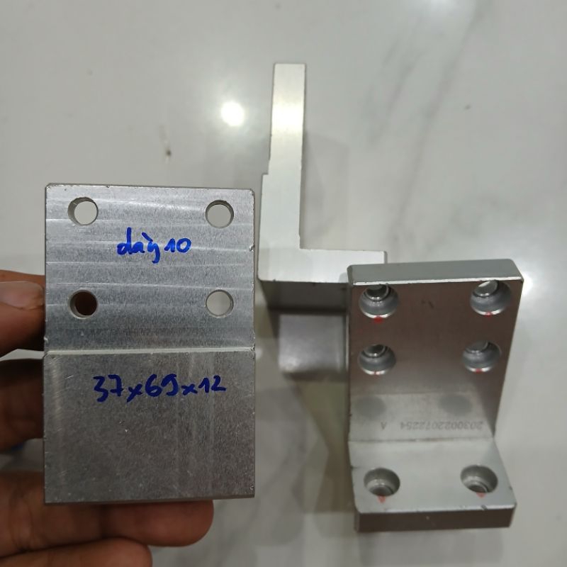 Monolithic aluminum corner bracket with screw holes M3 M5 | Shopee Malaysia