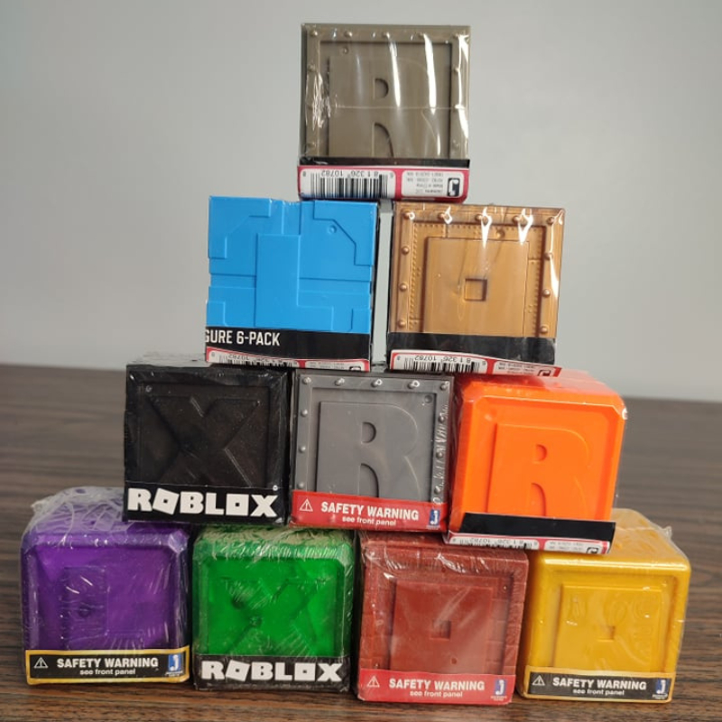 Genuine Roblox Toy Box With Random Box Code (1 Box) | Shopee Malaysia