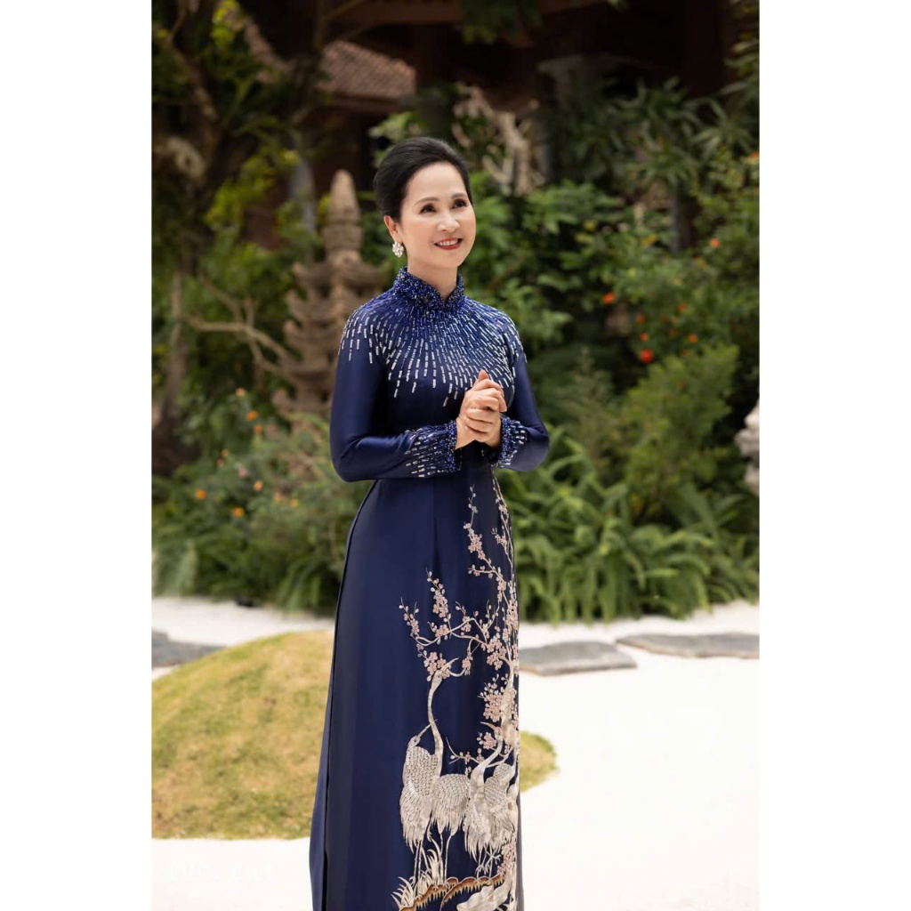 Ao Dai Huong Phuong, premium Queen silk, hand-painted, hand-painted with white bird motifs ...