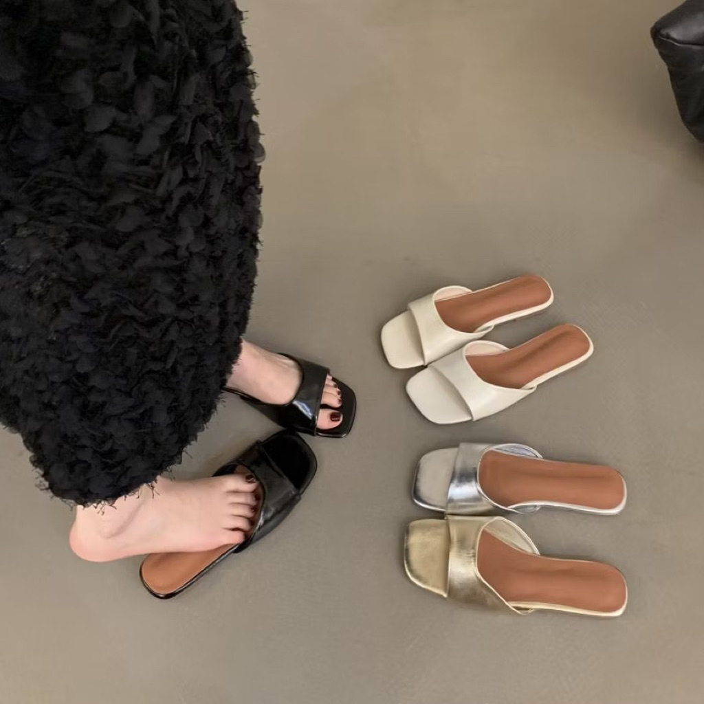 Simple summer square-toed flat sandals with cropped straps inside, Big ...