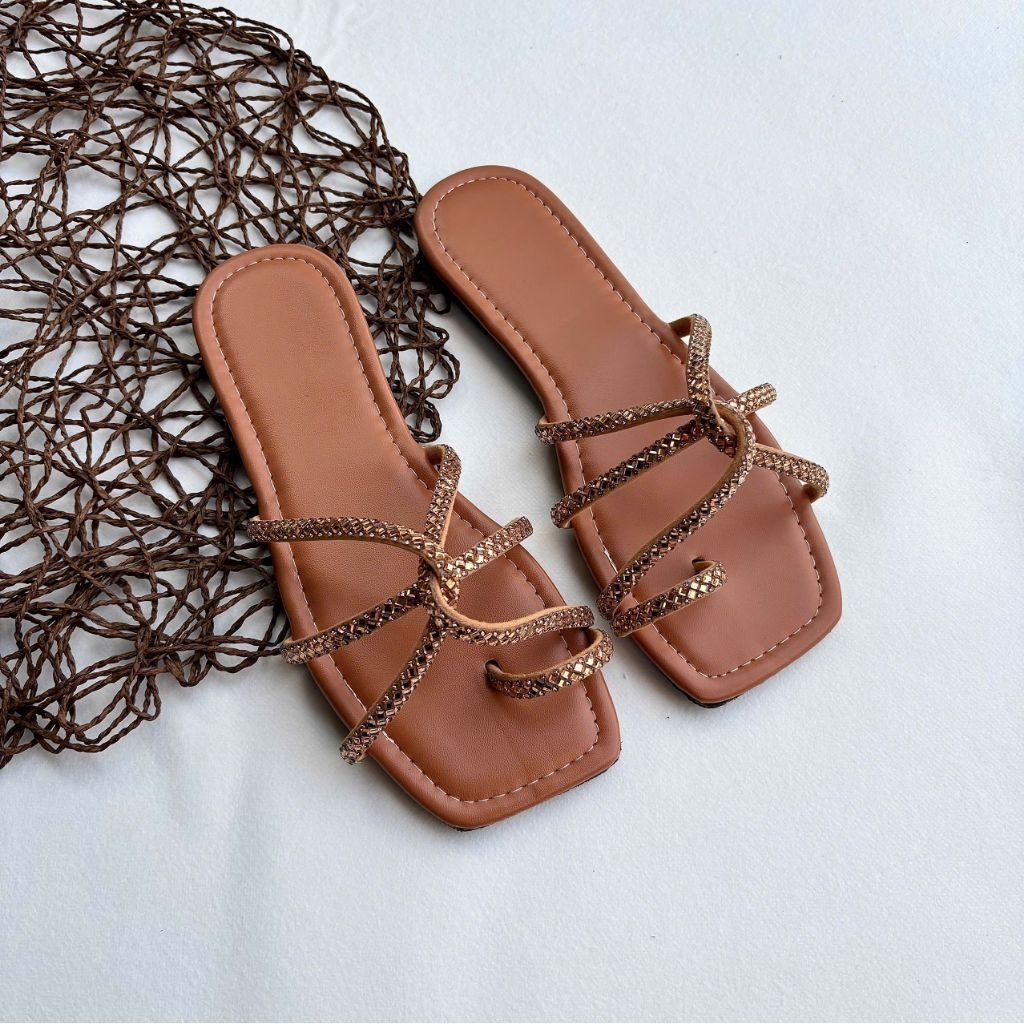 CHEAP PRICE> women's flip-flops with square toe and twisted diamond ...