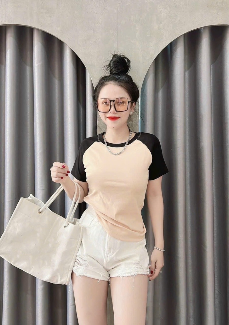 Body-hugging shirt with long sleeves and color combination | Shopee ...