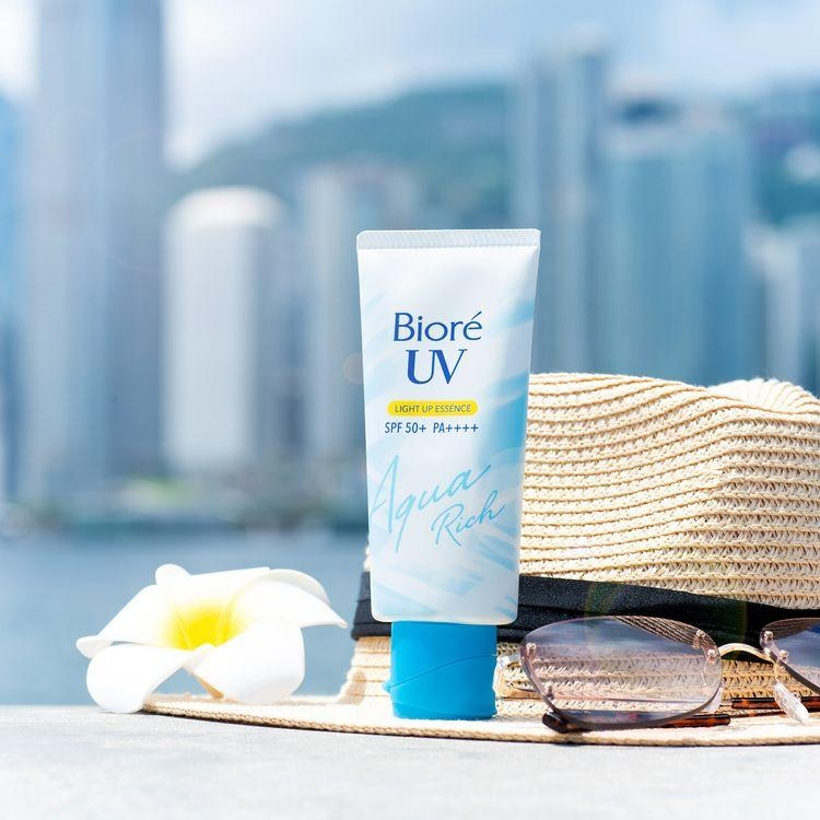 Biore UV Aqua Rich Light Up Essence Sunscreen/SPF50+PA++++ Date March 2026 | Shopee Malaysia