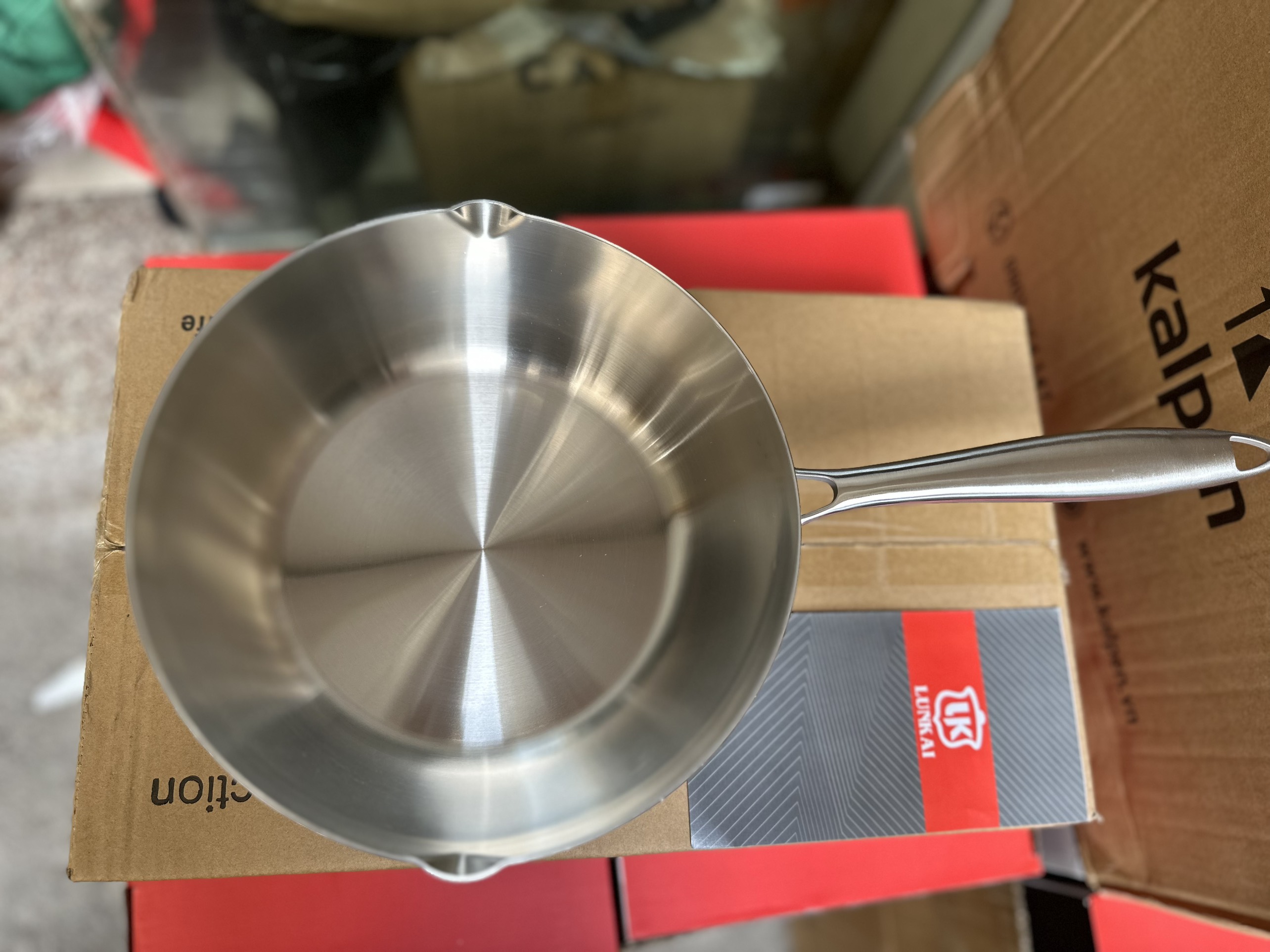 Magnetic bottom pan 316 Lunkai stainless steel pan with pouring spout ...