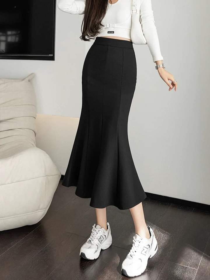 Elegant and attractive long fishtail office skirt made of high-quality ...