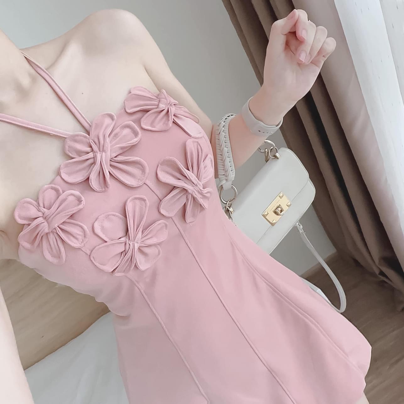 Women's short dress with standard form, petal pattern design, bust ...