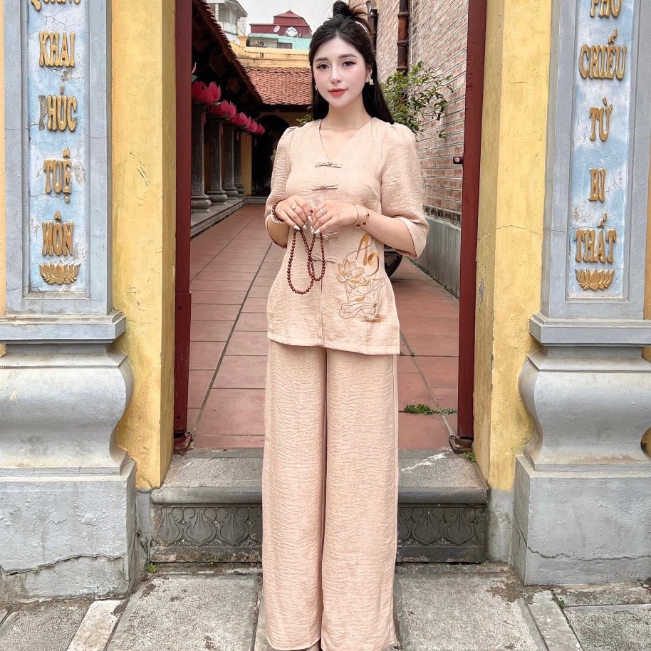 Sleeve blue suit with embroidered letters and patterns V-neck buttoned ...