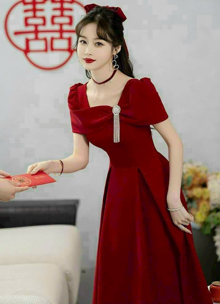 Women's fashion dress wearing CNY, red umi material, genuine square ...
