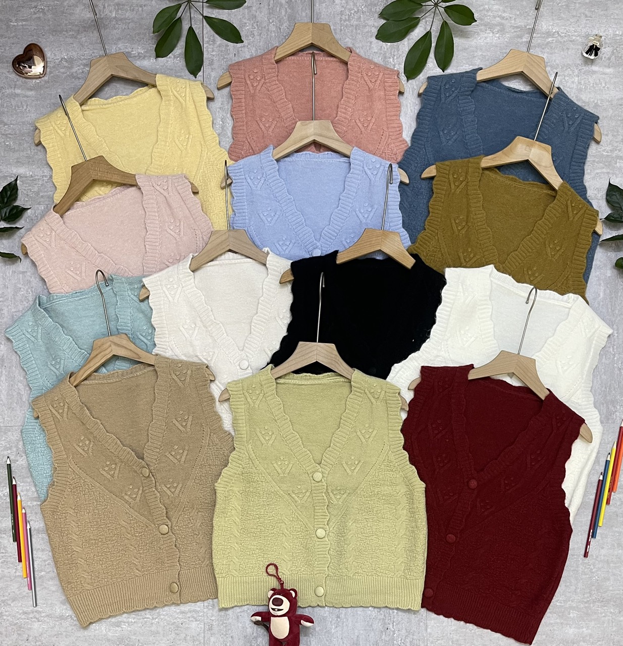 VINTAGE STYLE LADY'S WOOL GILE, BEAUTIFUL WOMEN'S BUTTONED WOOL GILE ...