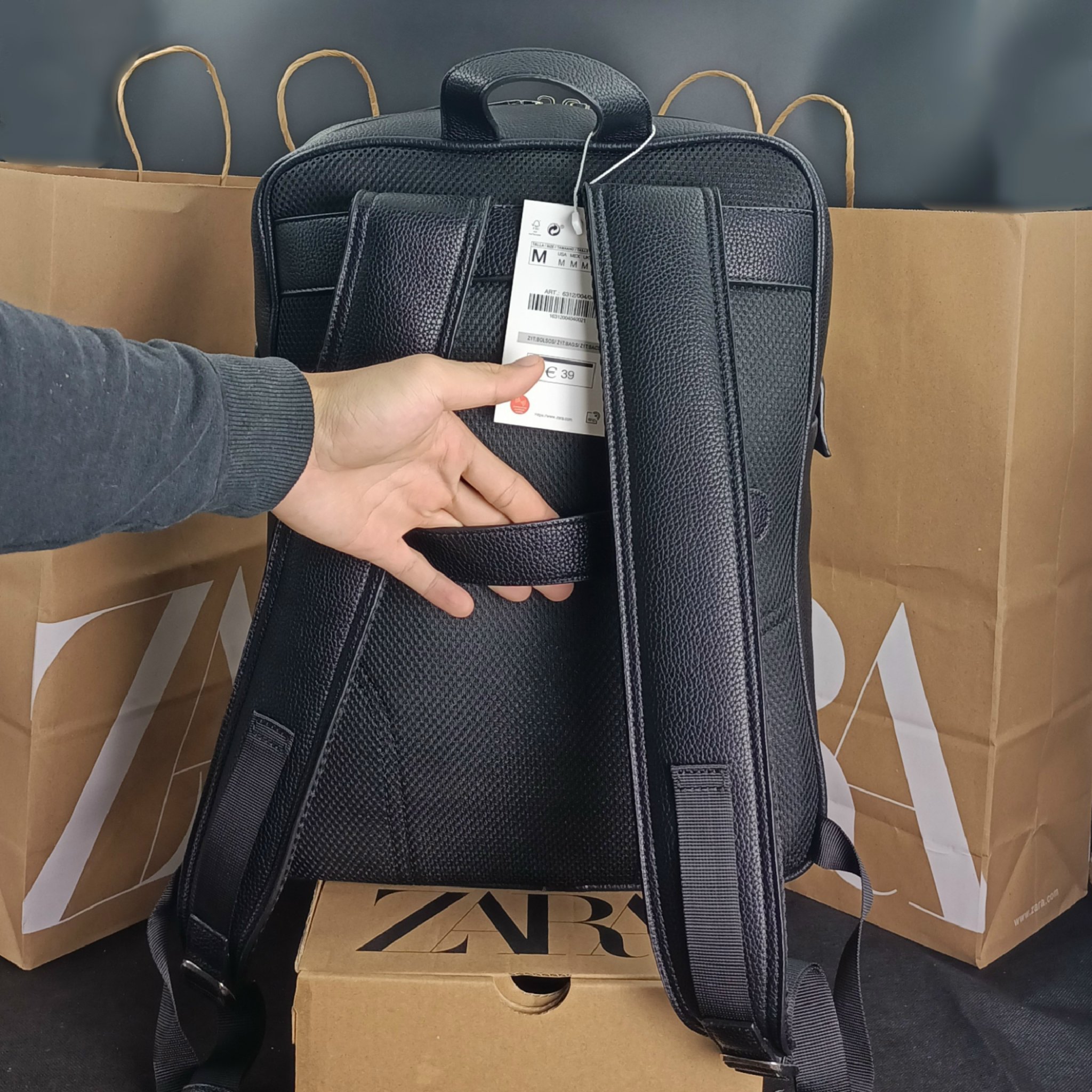 Large Zara men's leather backpack with spacious 16-inch laptop ...