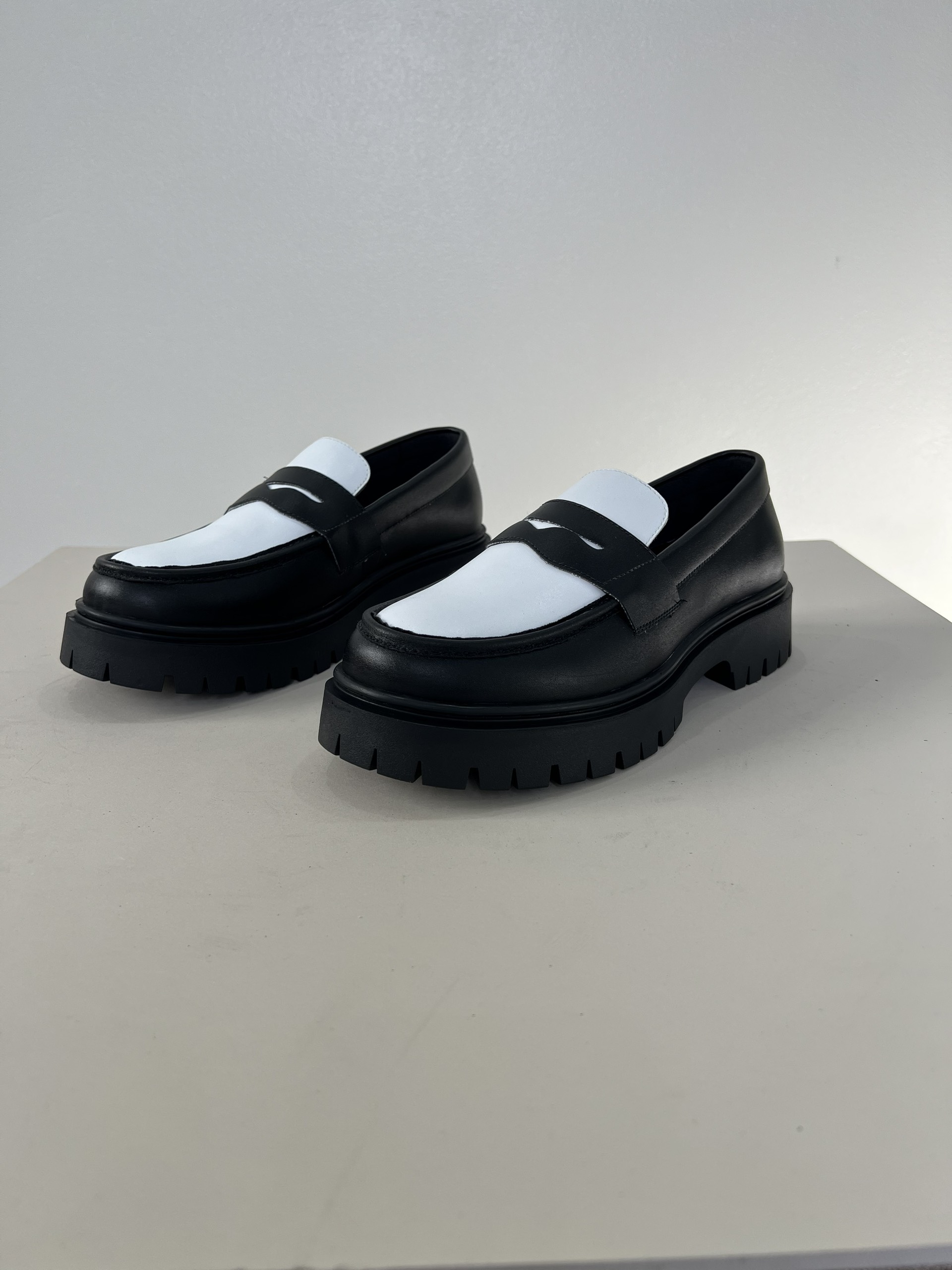 (Back 1 size) Cheap Penny Chunky Loafer Black White Shoes, Modern style ...