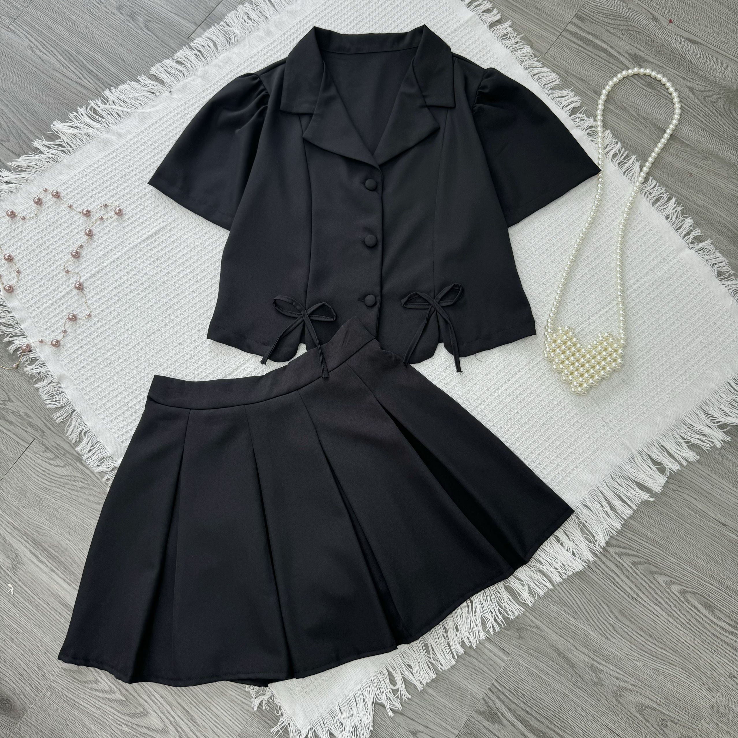 Women's Set of vet collar shirt with puffed sleeves and cotton A-line ...