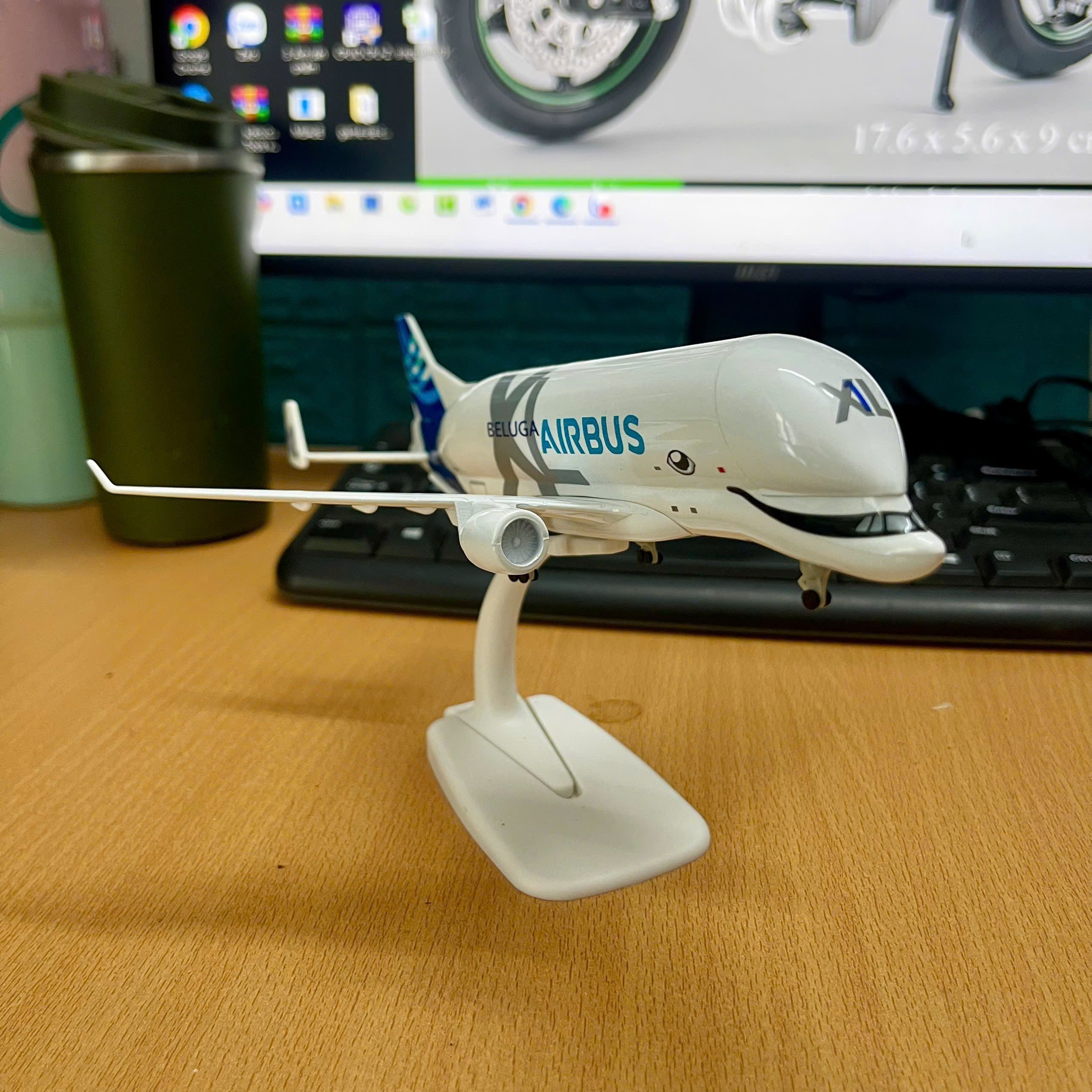 Kavy white whale Airbus Beluga XL transport plane model made of alloy ...