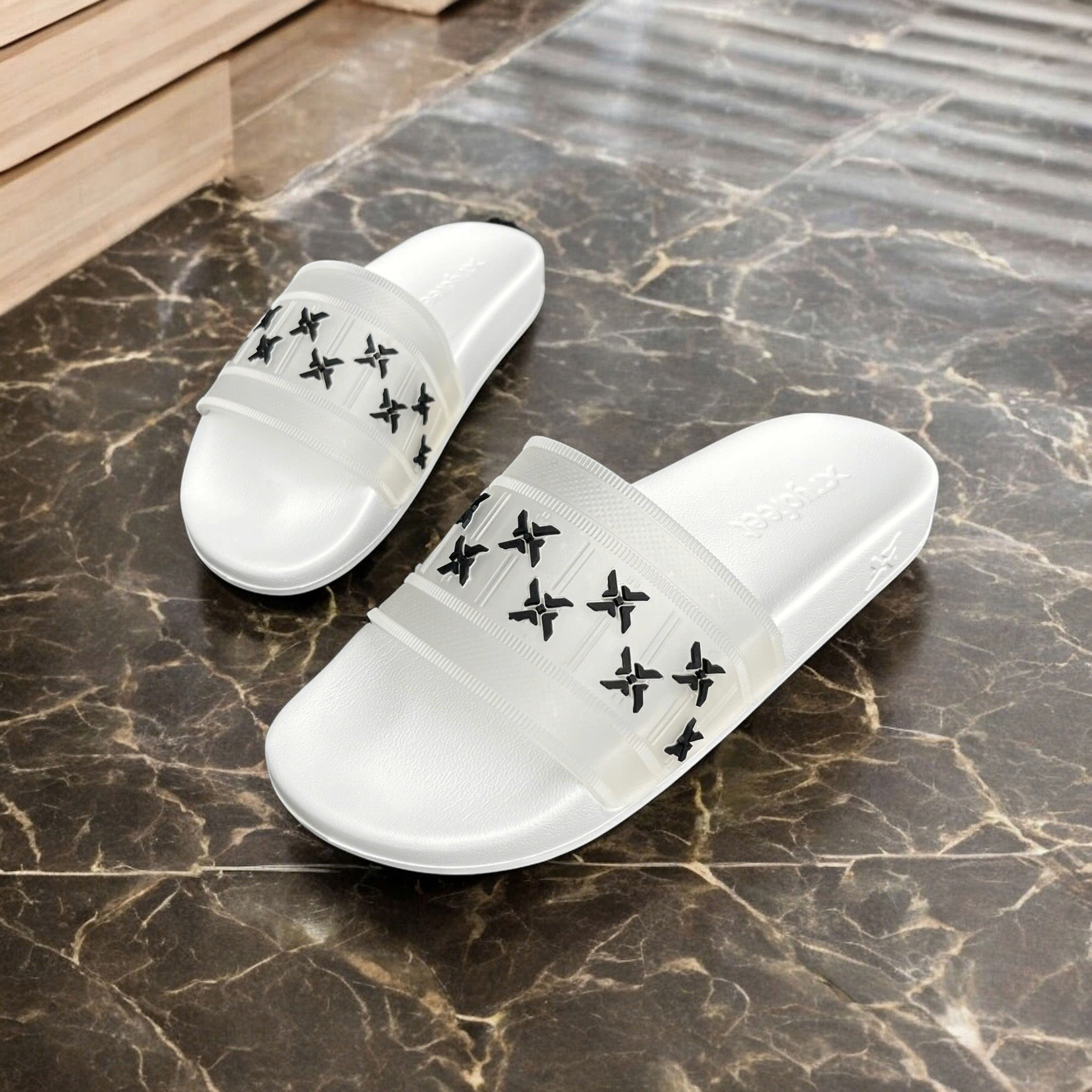 Clean white sole sandals with rubber straps logo XT YOFEET (XC 33 ...