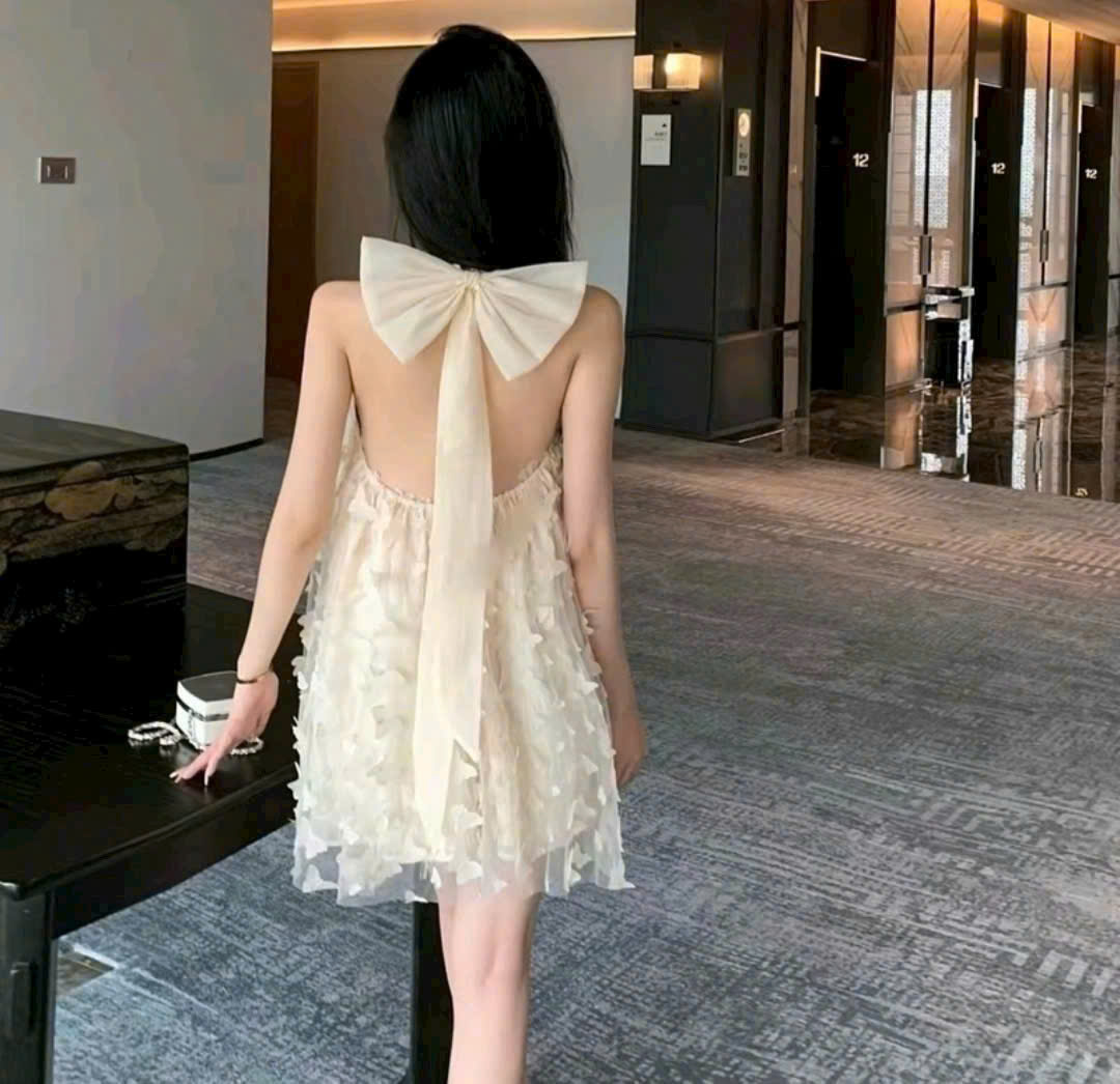 Women's dress with halter neck and backless butterfly mesh fabric, 2 ...