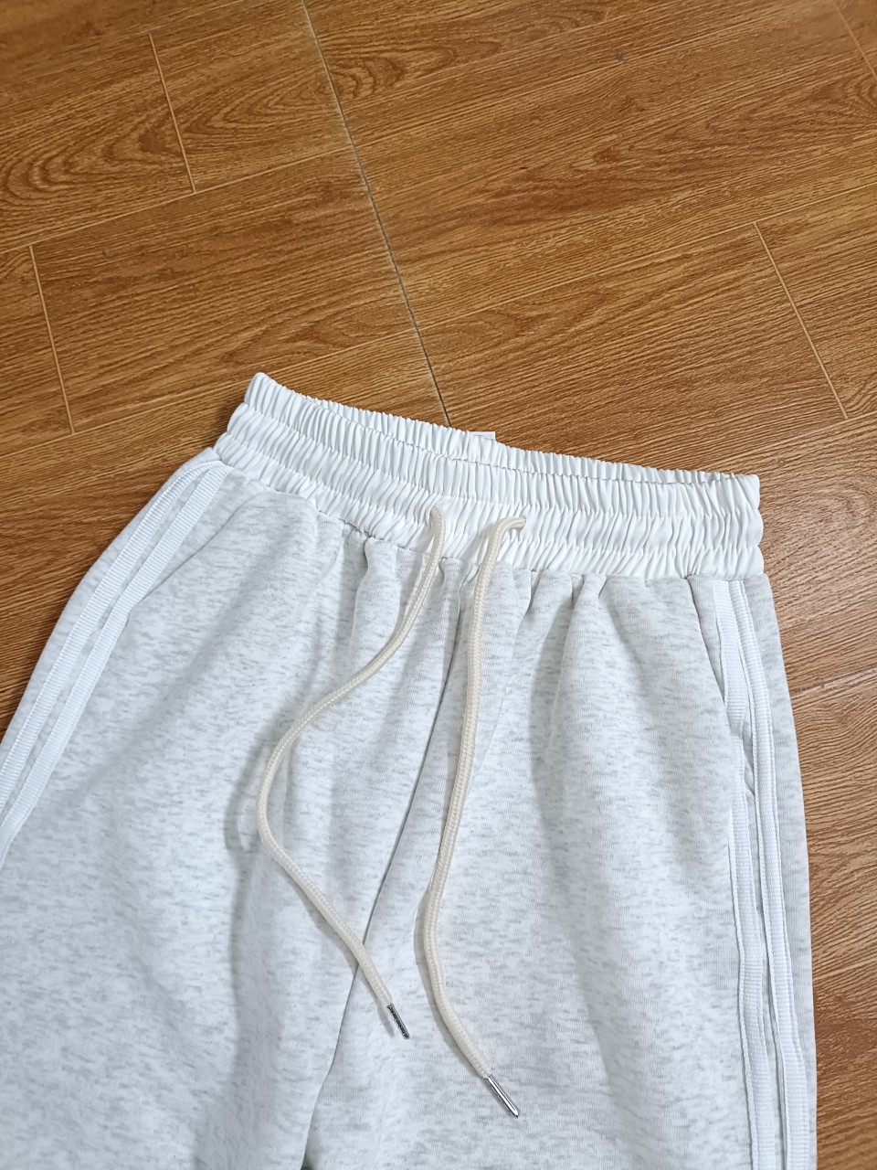 Women's wide-leg fleece pants with drawstring hem, jogger shape, 2 ...