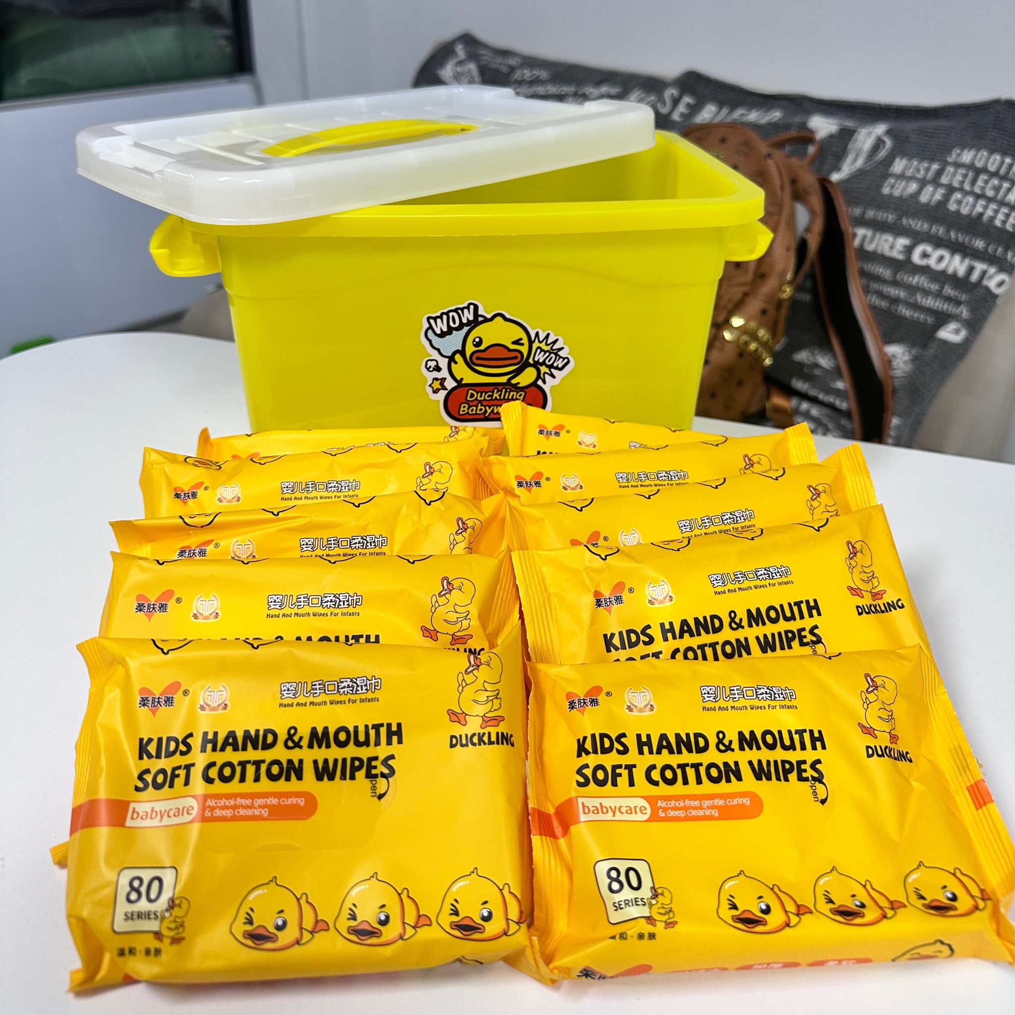 Duck Premium Yellow DUCK Wet Tissue with Antibacterial Plastic ...