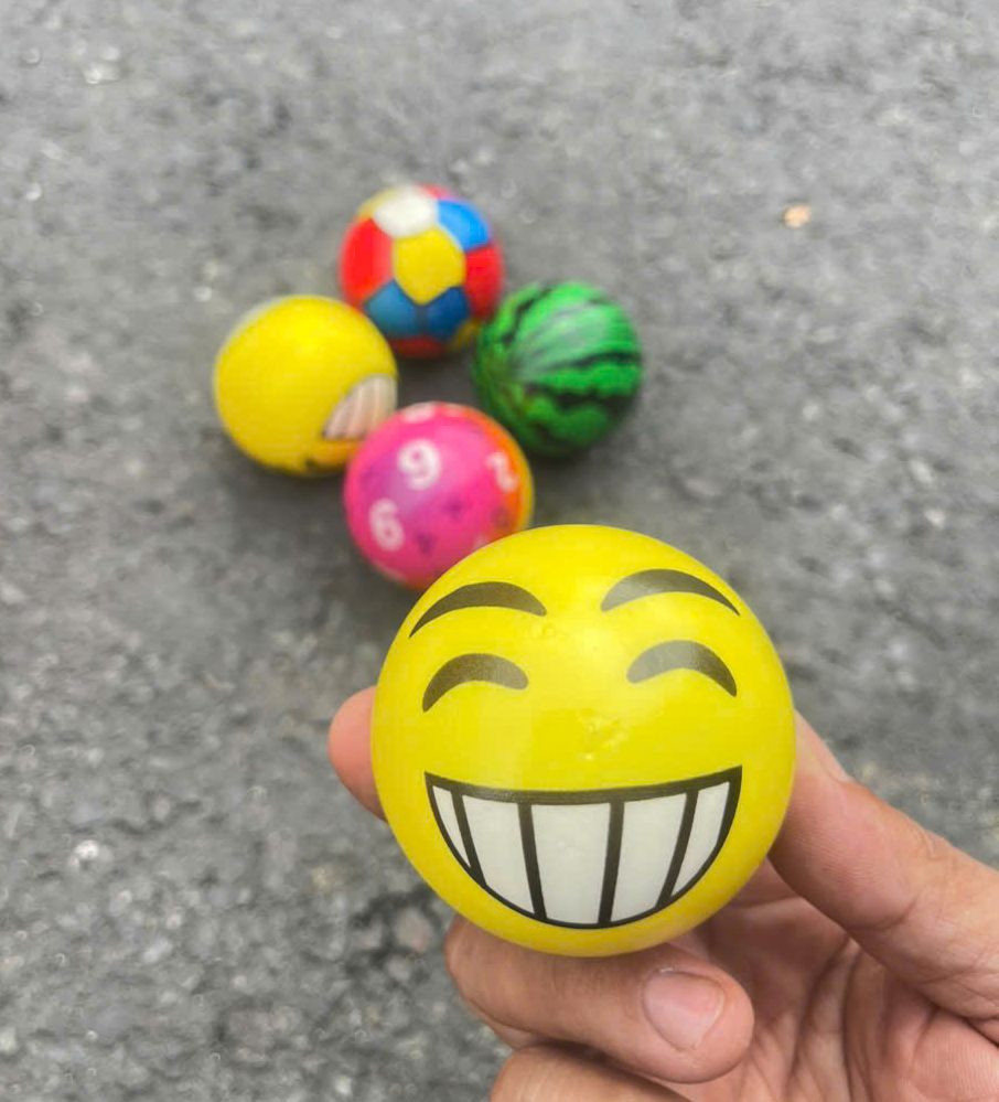 1 Soft Elastic Exercise Rubber Ball, Small Ball for babies to practice ...