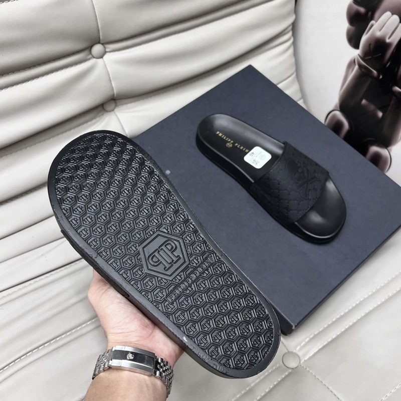 Philipp Plein men's slippers with Pu leather embossed with skull bones ...