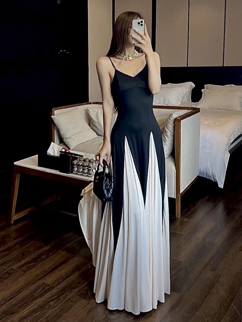 Lightweight and Luxurious Two-Strap Maxi Dress with Flared Chest ...