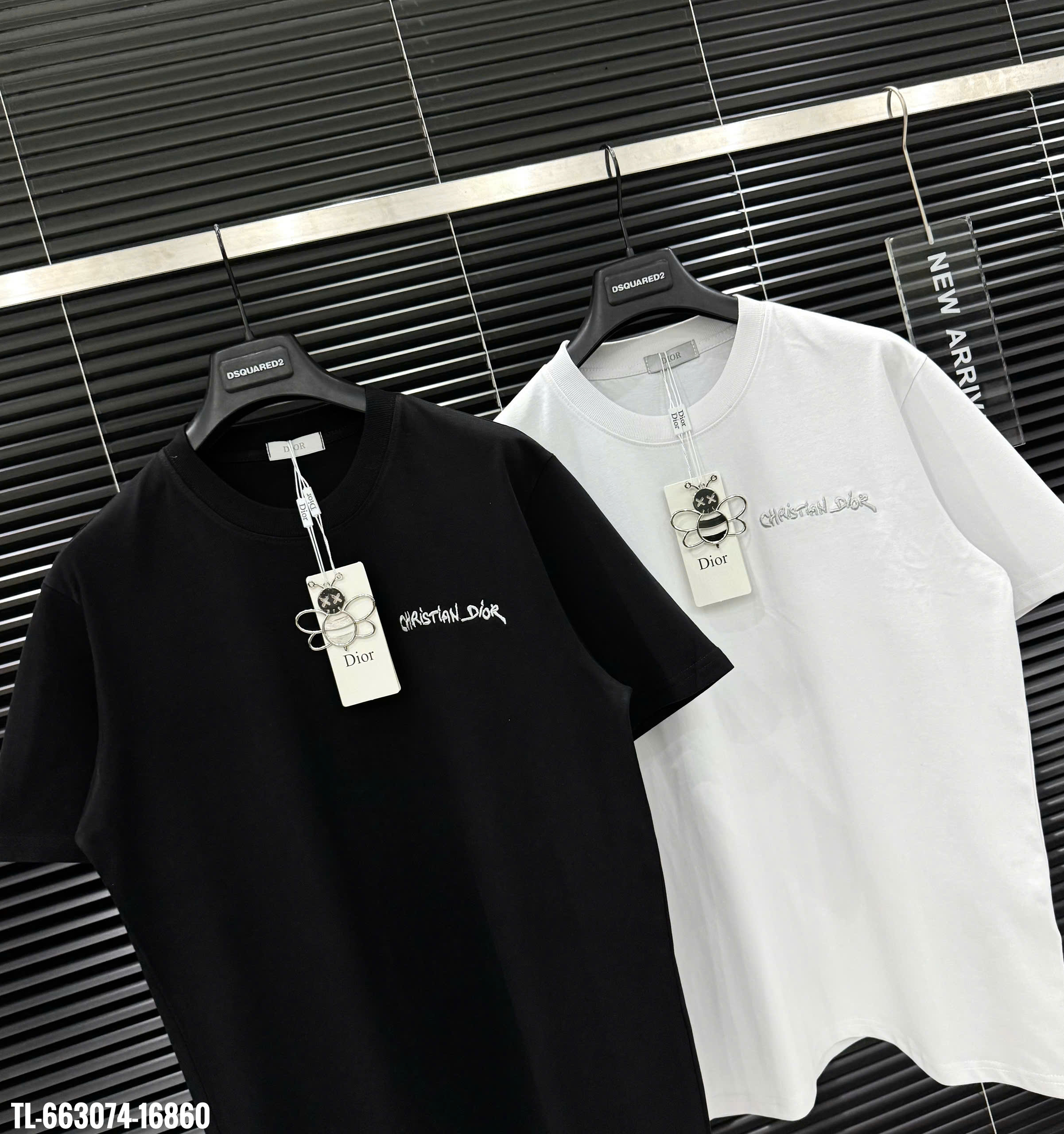 CD Men's and Women's T-Shirts Embroidered with Beautiful Simple Chest ...