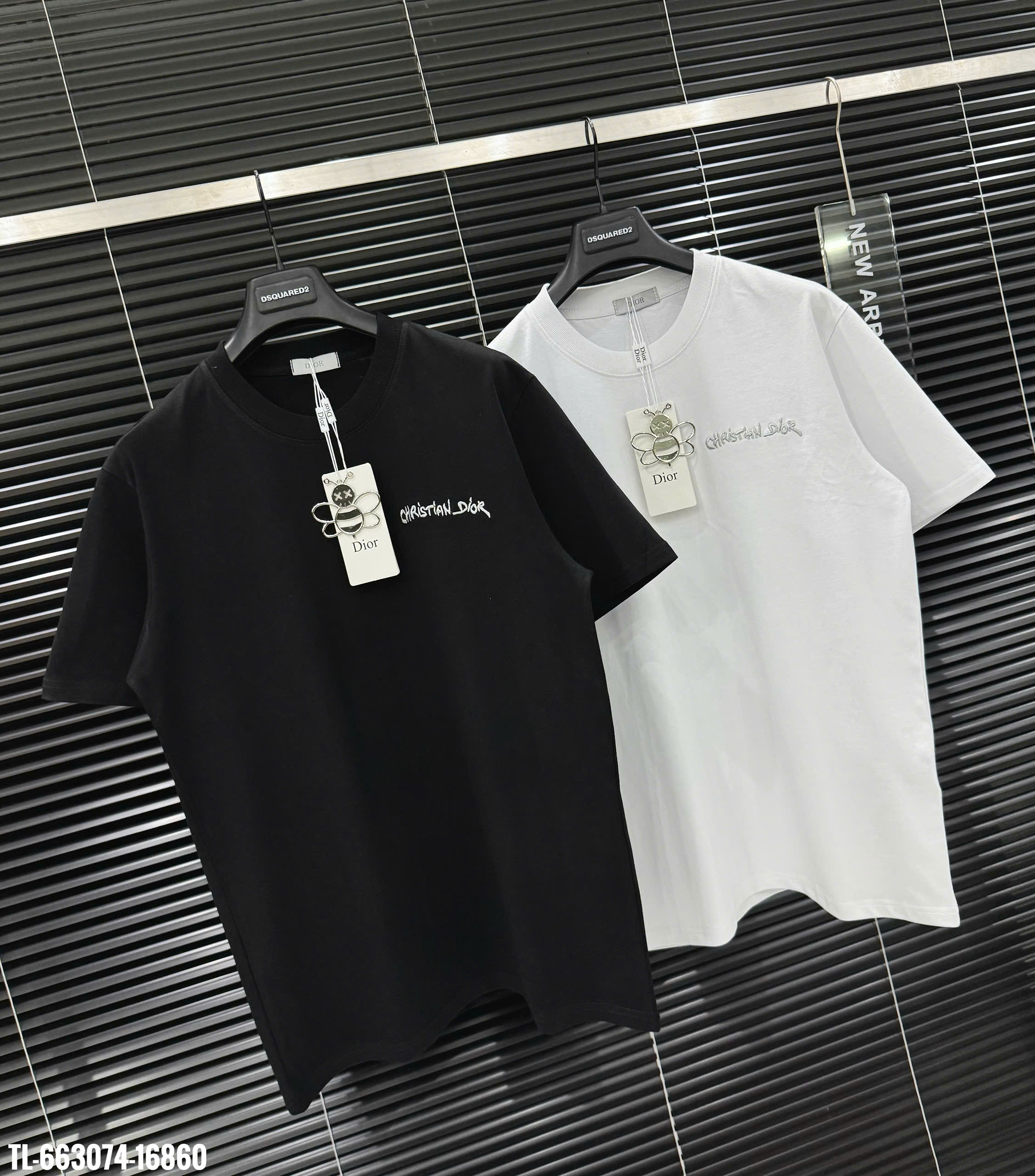 CD Men's and Women's T-Shirts Embroidered with Beautiful Simple Chest ...