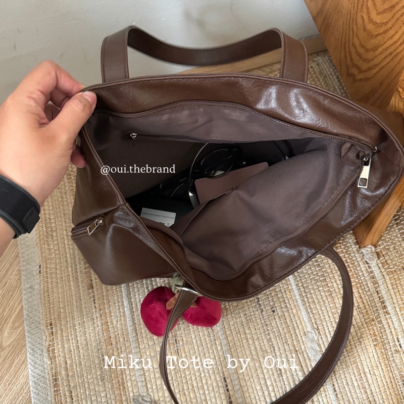 [ Free Cherry Charm ] Miku みく Leather Basic Tote - MIKU Zipper Tote Bag ( Ouithebrand ) | Shopee ...