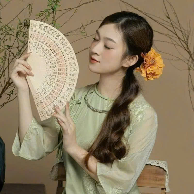 Ancient wooden fan for taking photos wearing ao dai CNY 2025 sunflower ...