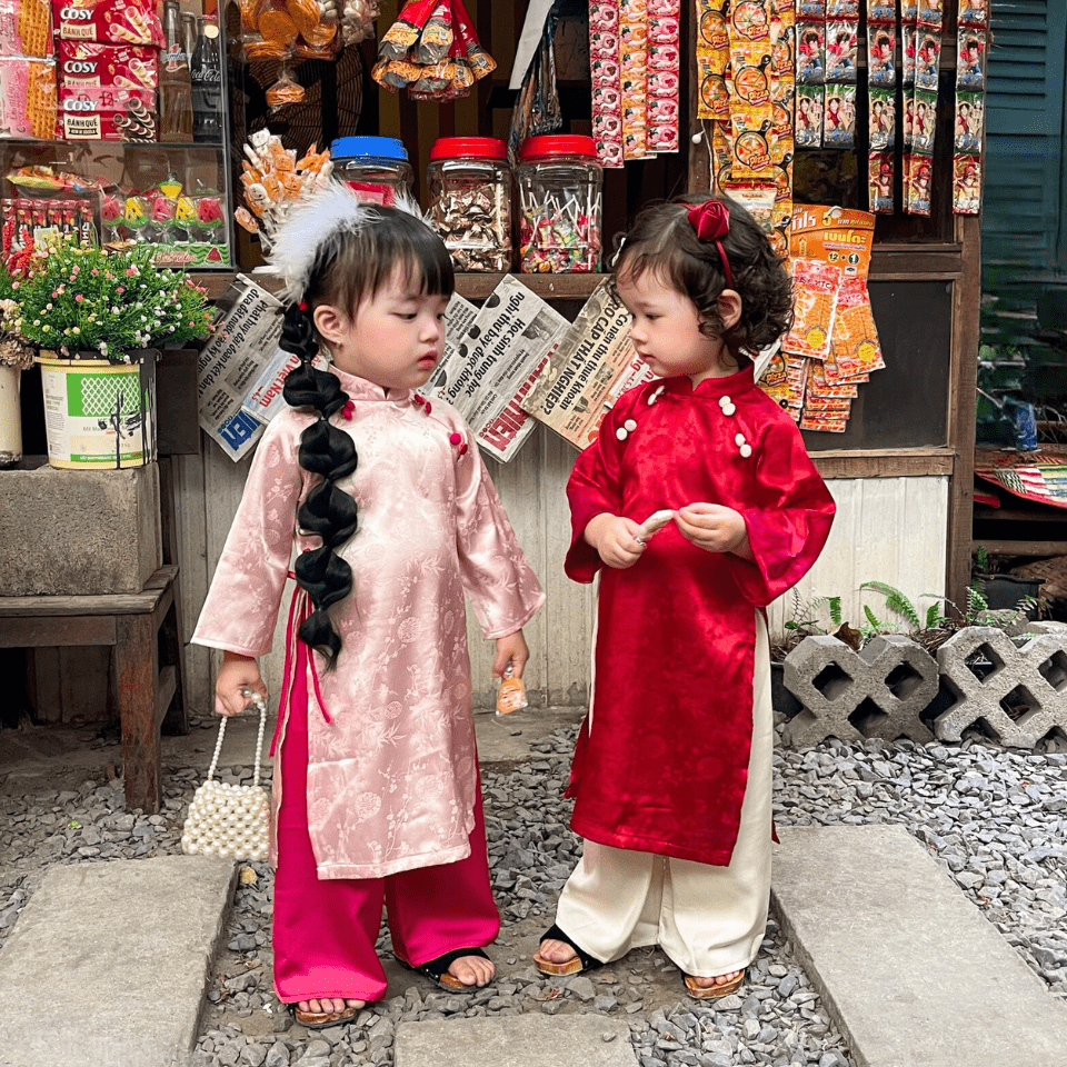 Ao dai for UNBEE girls 1 to 4 years old made of brocade silk - Modern ...