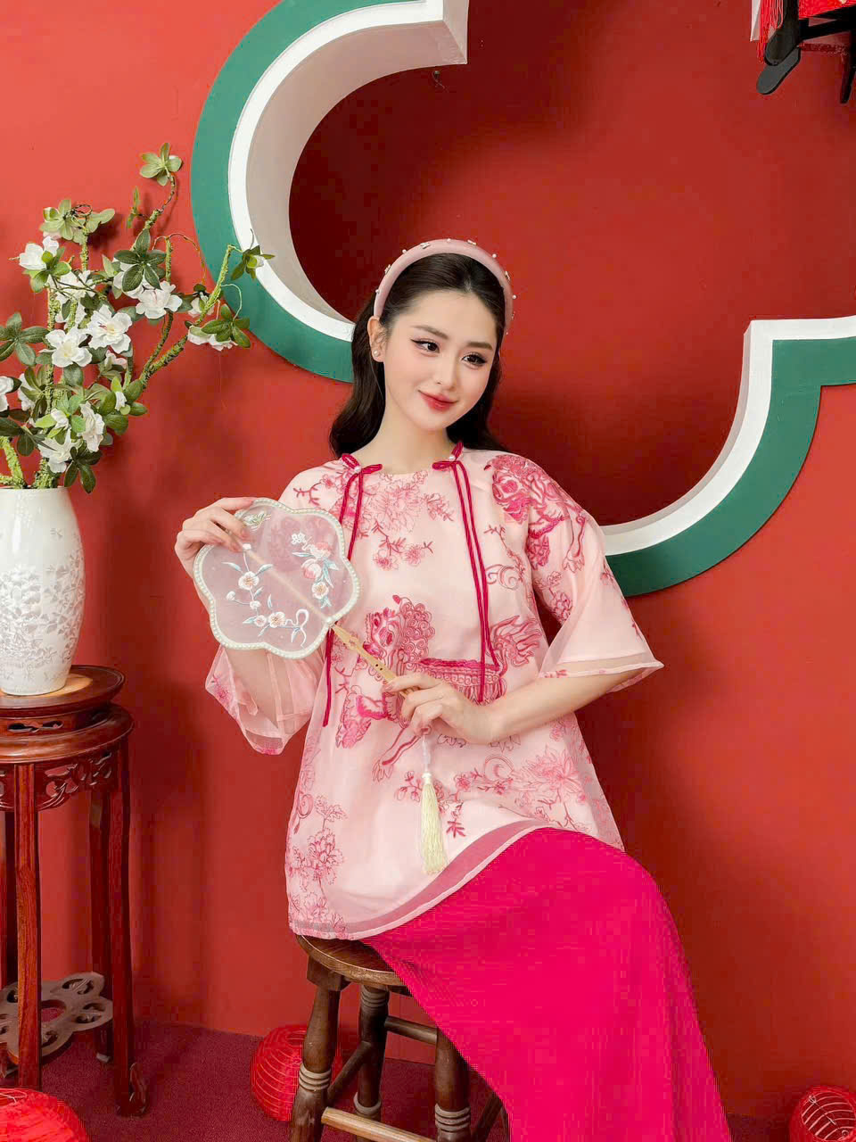 Set of pink chiffon floral embroidered duck cake Set with round neck ...