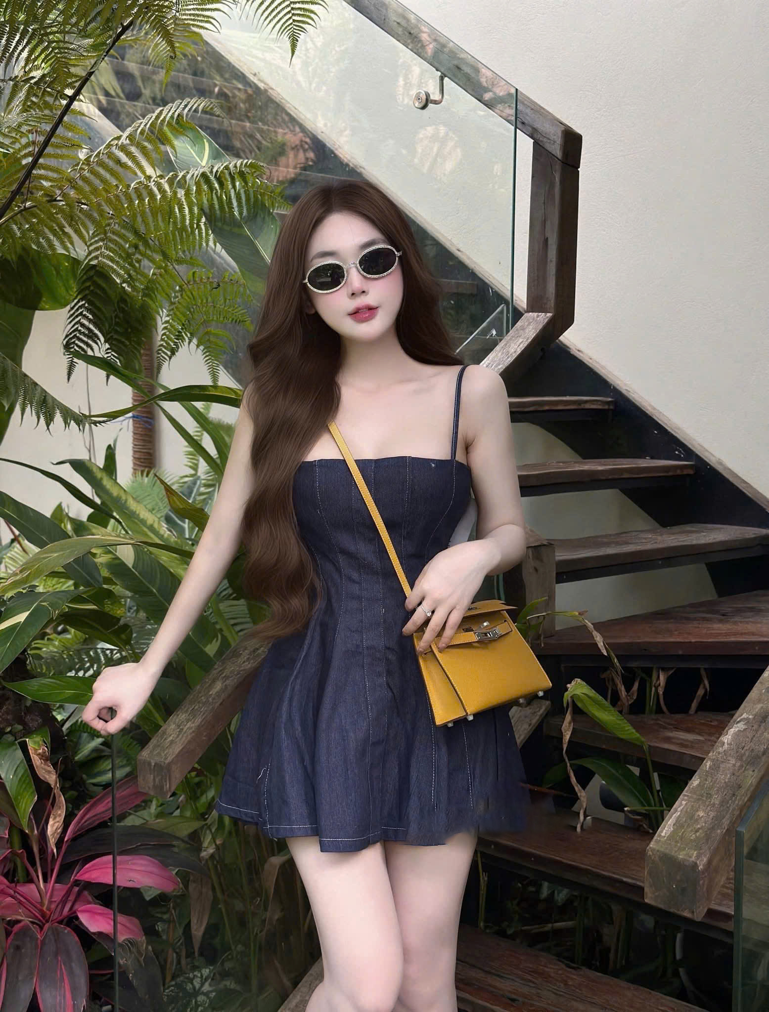 Luxury flared jean two-strap dress, extremely easy to coordinate with ...