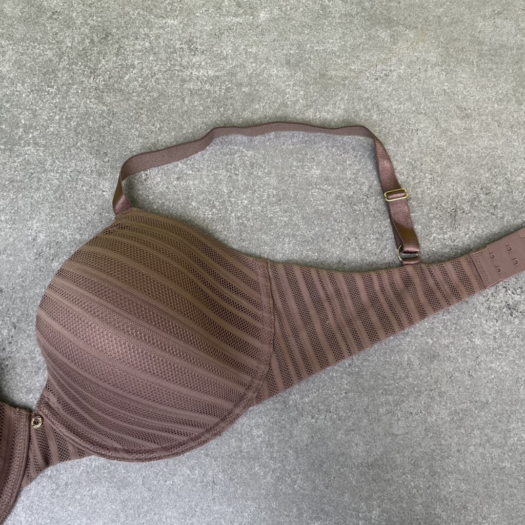 Plus size bra 36D 38D 40C 40B. The shirt has underwire, thin and light ...